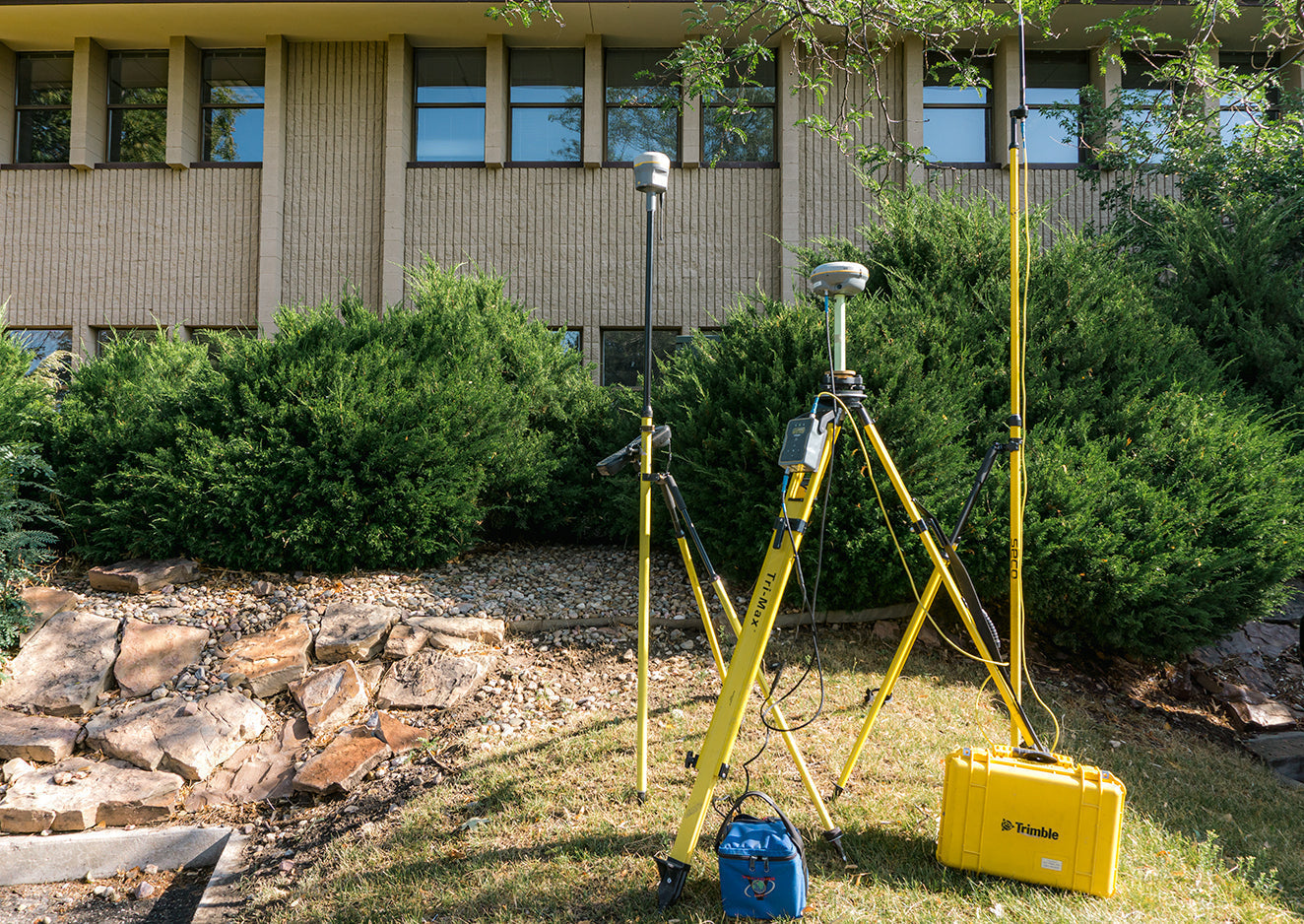 RENT Trimble Land Survey Equipment GPS GNSS | Vectors Inc - Vectors Inc.